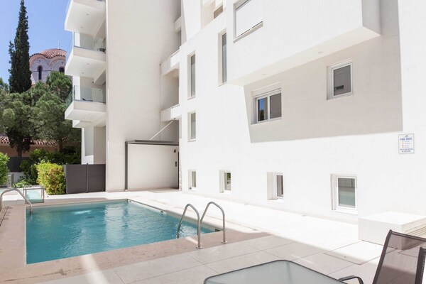 Marousi 2 Bd Modern Luxury Living With Shared Pool - Ахарнес