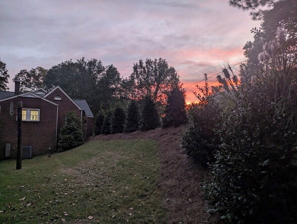 Holly Hill...  3-bedroom Home In Historic Gastonia 20min To Airport - Kings Mountain State Park, Blacksburg