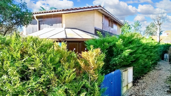 Homerez - Maison Charmante à Hourtin Avec Jardin Clôturé - Hourtin Plage