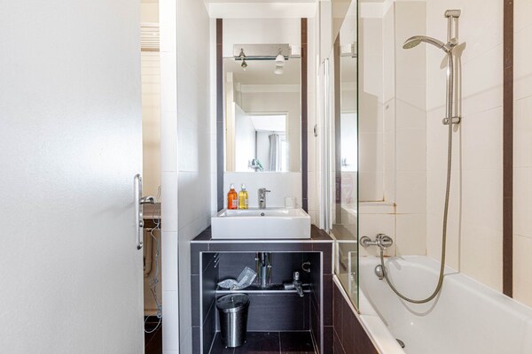 Guestready - Séjour Chic à Courbevoie - Courbevoie