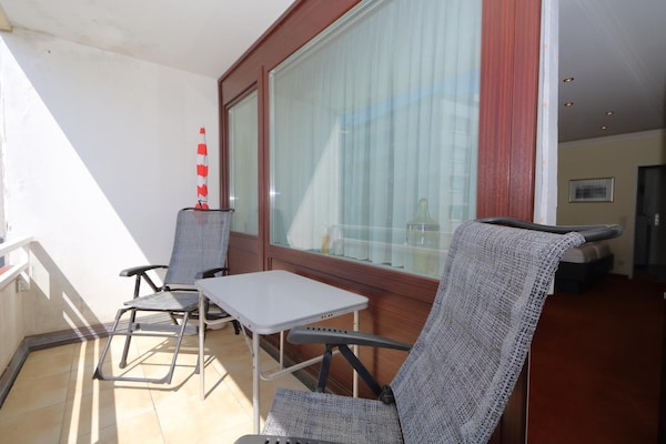 Neu In Unserer Vermietung Strandstraße 22-32 Fewo Nielsen - Zentral In Der Fußgängerzone Am Strandübergang Diese Großzügige Wohnung Liegt Im Herzen Der Westerländer City, Am Oberen Ende Der Strandstrasse. Von Hier Aus Sind Es Nur 200 Meter - Sylt