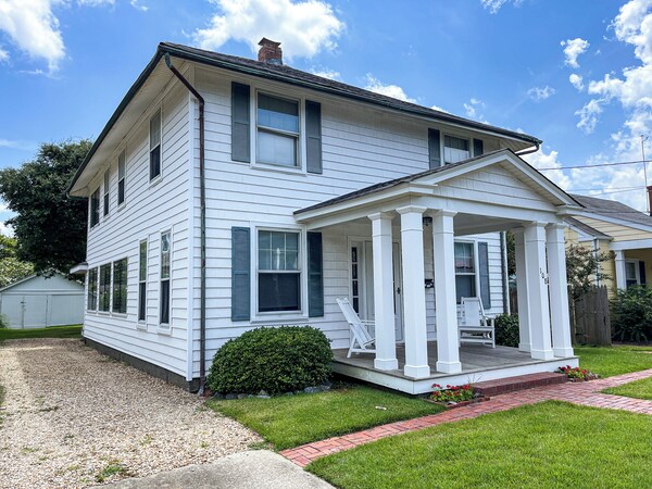 Seaside Cottage: Perfect For Large Families, Just 20 Yards From The Beach!\n\n\n\n\n - Virginia Beach, VA