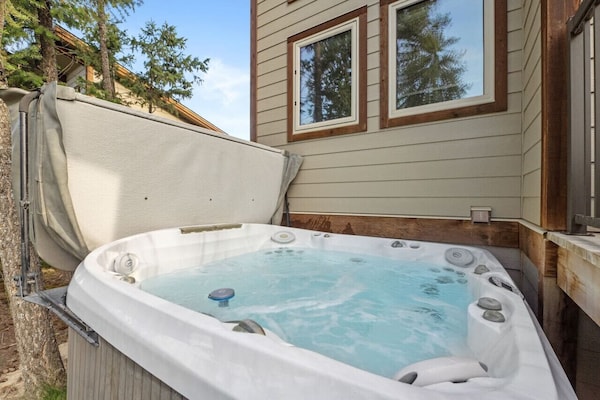 Modern Tides | Hot Tub | Beach Access | Fireplace - 因弗米爾