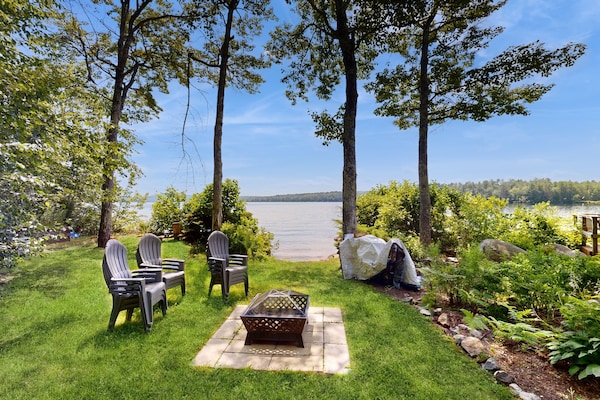 Waterfront, Dog-friendly Home On 12+ Acres With Dock, Hot Tub & Sunset Views - Maine