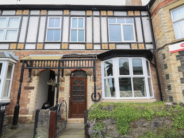 Osborne House, Pet Friendly, With A Garden In Rhayader - Rhayader
