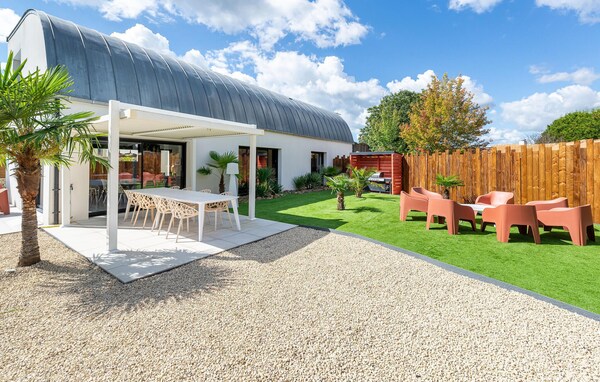 Modern Villa With Private Pool - Bouguenais