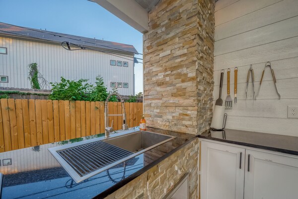 Whitewood Oasis-your Poolside Retreat With  Heated  Pool In Spring, Tx - Spring, TX