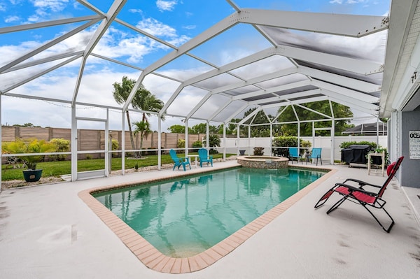 Resort Life At It's Finest! Beautiful Pool Home Only 10 Minutes From World Class Beaches! - Fort Myers Beach, FL