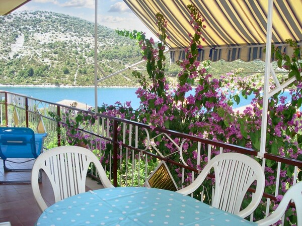 Homerez - Apt In Vinišće W/ Parking - Seget Vranjica