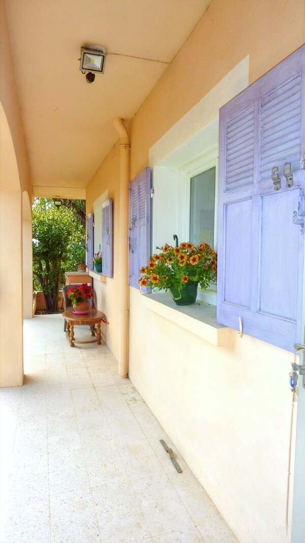 Homerez - Appartement Met Terras In La Garde - La Garde