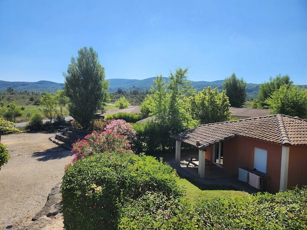 Homerez - Einladendes Haus Mit Garten Und Gemeinschaftspool In Grospierres - Barjac
