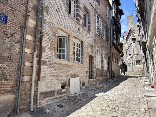 Duplex De Charme Au Cœur Historique De Moulins Avec éQuipements Modernes Et Literie Incluse - Moulins