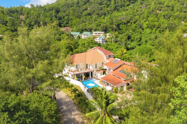 Homerez - Casa Espaciosa Con Piscina Compartida En Machabee - Victoria (Seychelles)
