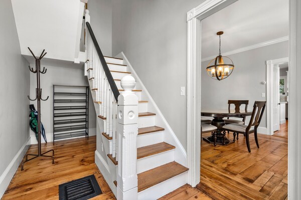 Hygge House Retreat, Spacious Downtown Newburyport Living - Newburyport, MA