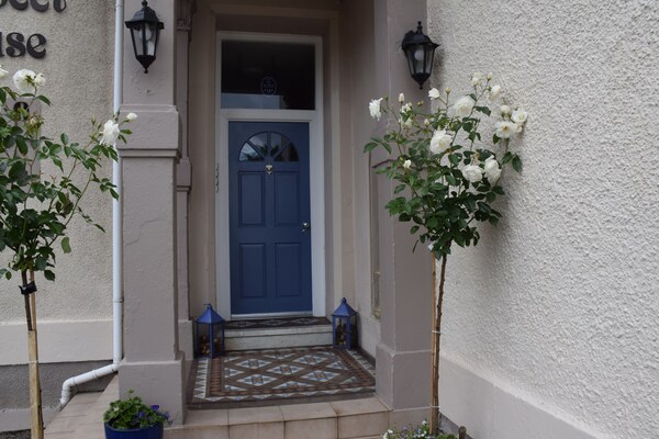 Lovely 3 Bed Apartment With A Cottage Feel. - 羅撒西