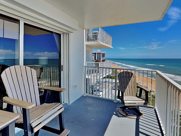 Pet-friendly Beachfront Condo With Balcony And Beach + Pool Views - Ormond-by-the-Sea, FL