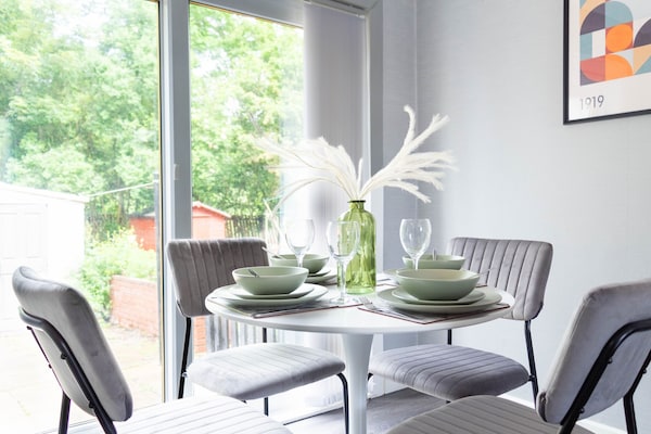 Snug Modern Home In Glasgow - Glasgow