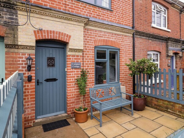 Compass Cottage, Pet Friendly, Country Holiday Cottage In Aldeburgh - Aldeburgh