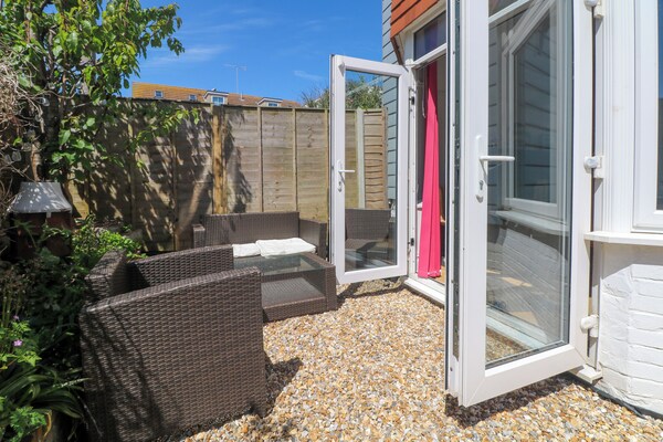 Breeze, Pet Friendly, Country Holiday Cottage In Bognor Regis - Bognor Regis
