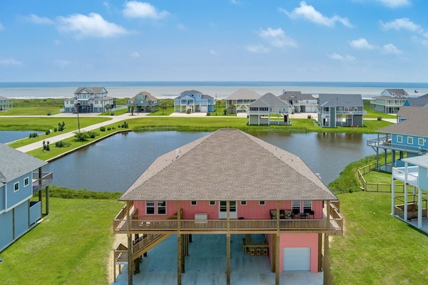 Coral Cabana - Gated Subdivision, 4 Bdrms, Sleeps 12, Outdoor Bar, Gulf View! - Galveston, TX