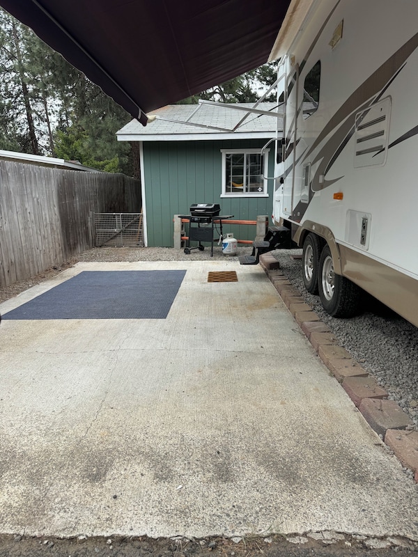Cozy Camper In The Heart Of Central Oregon - Bend, OR