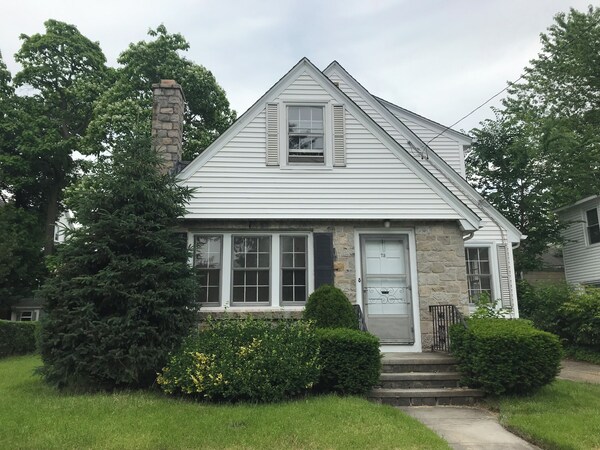 Private Two Bedroom Apartment With Backyard - Providence, RI