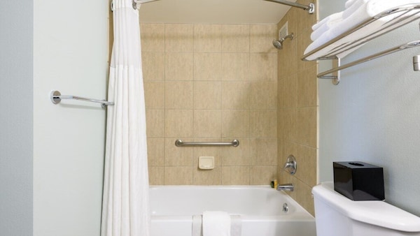 Opulent Club Wyndham Skyline Tower, 2 Bedroom Deluxe Suite, A Mile To Delectable Restaurants - Brigantine, NJ