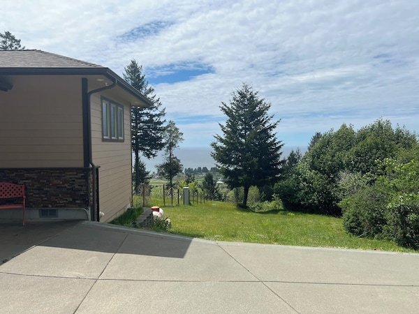Beautiful Ocean Sunsets At Harbor Hills Heights - Brookings, OR