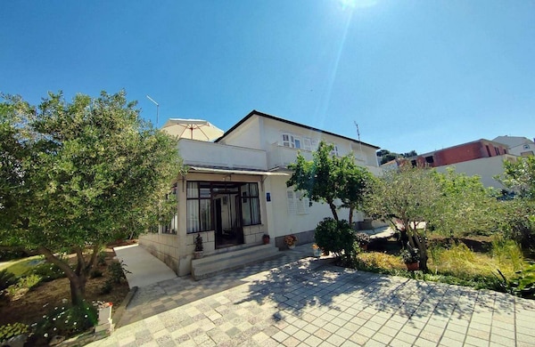 Appartement D'une Chambre Avec Le Balcon Rab (A-23298-b) - Rab