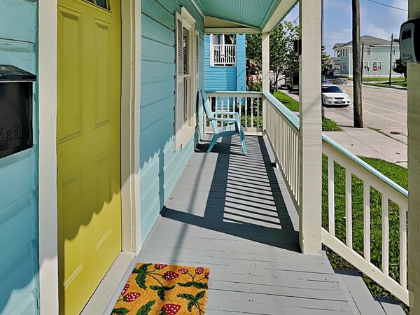 Sea Gem Turquoise | Cozy Home, Across From The Beach + Near Fun Activities! - Beach Access, Galveston