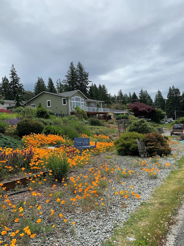 Quiet, Spacious, Private Top Floor Waterview - San Juan Islands, WA