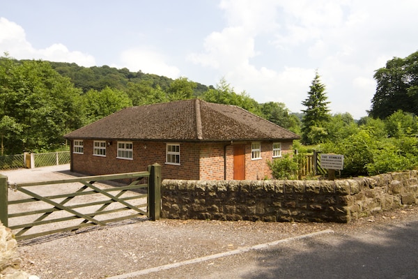 The Stables - Detached Bungalow In Alton - Alton