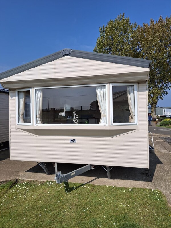 Wonderful 6 Berth Caravan In Norfolk At Heacham Beach, Ref 21012e - Heacham
