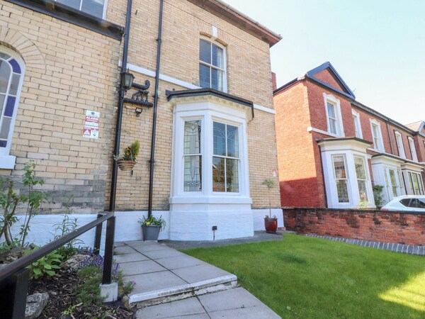 Mullans, Pet Friendly, Character Holiday Cottage In Southport - Southport