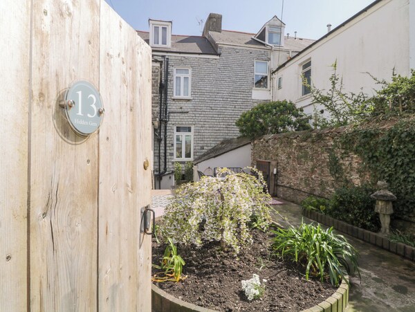 Hidden Gem On The Hoe, Pet Friendly, With A Garden In Plymouth - Plymouth