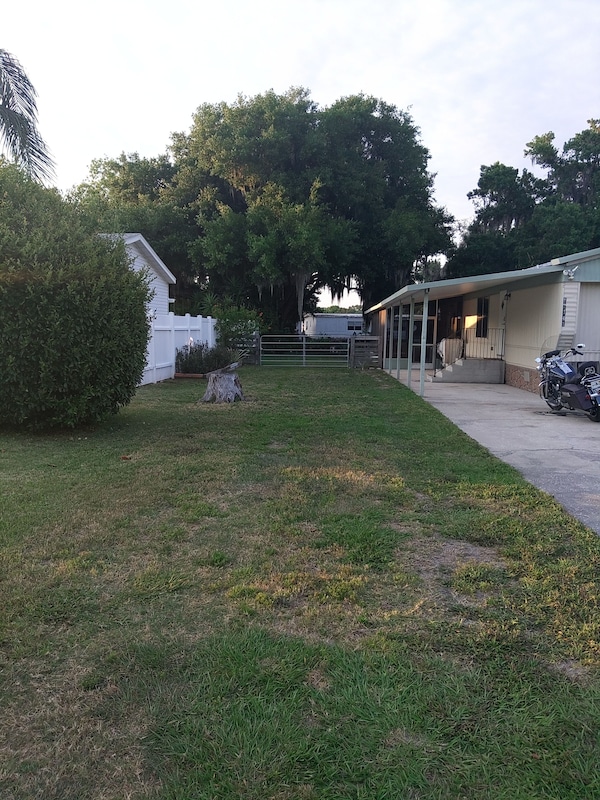 The Canal House Located On The Harris Chain Of Lakes In Central Florida. - Leesburg, FL