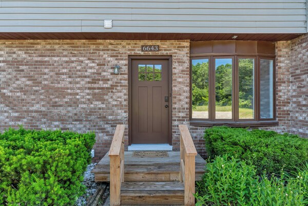 Stylish Groveland 2br/2.5 Bath Townhome- Unit 6643 - Holly Recreation Area, Holly