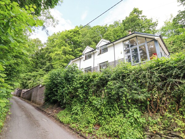 Bryn Golau, Pet Friendly, With Open Fire In Glyn Ceiriog - Llangollen