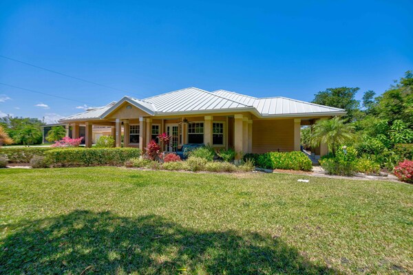 Hobe Sound Private Oasis With  Pool On Beautiful Landscaped 1/2 Acre - 스튜어트