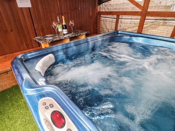 Stensonhill Lodge, Pet Friendly, With Hot Tub In Derby - Derbyshire