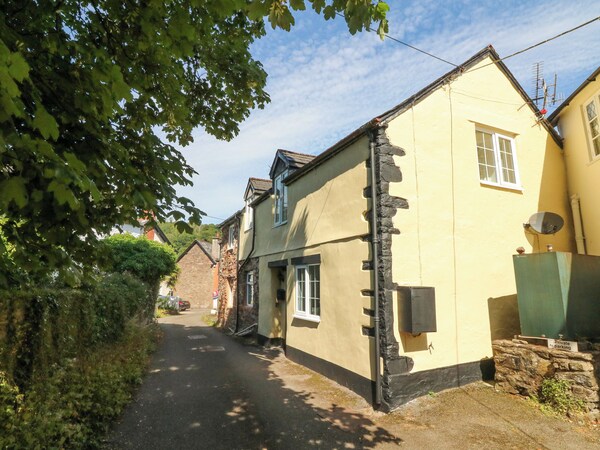 Proffitts Cottage, Pet Friendly In Dulverton - Dulverton