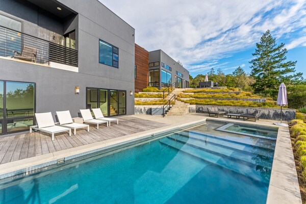 Wander Sonoma Vineyards W/ Pool, Workstations & Hot Tub  4 Bedrooms, Sleeps 8 - Sebastopol, CA