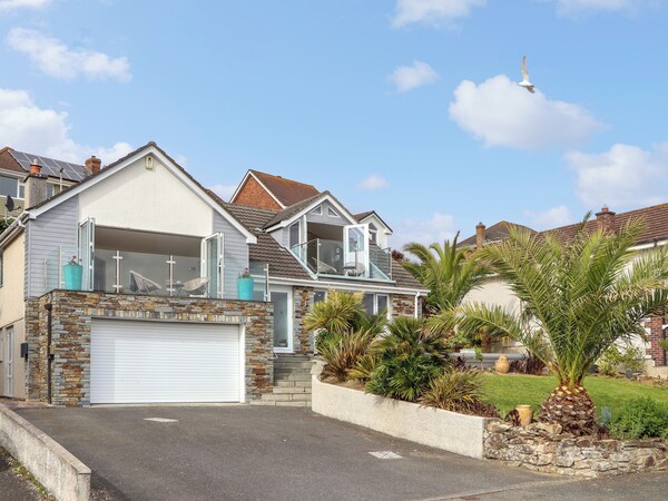 Tidal View, Pet Friendly, Country Holiday Cottage In Newquay - Fistral Beach