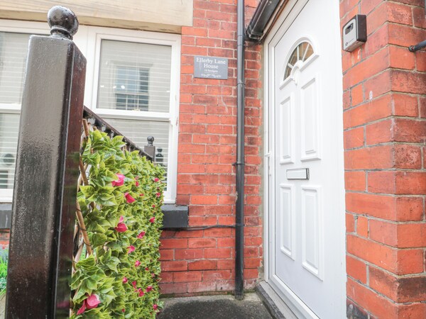 Ellerby Lane House, Pet Friendly, Country Holiday Cottage In Whitby - Sandsend