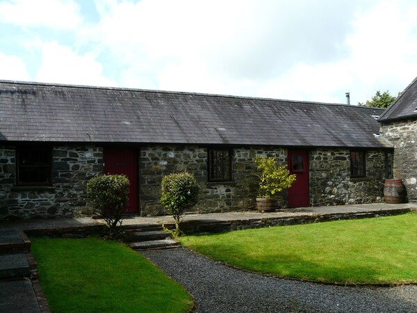 Preseli Hills Cottage, Pet Friendly, With Open Fire In Fishguard - Pembrokeshire