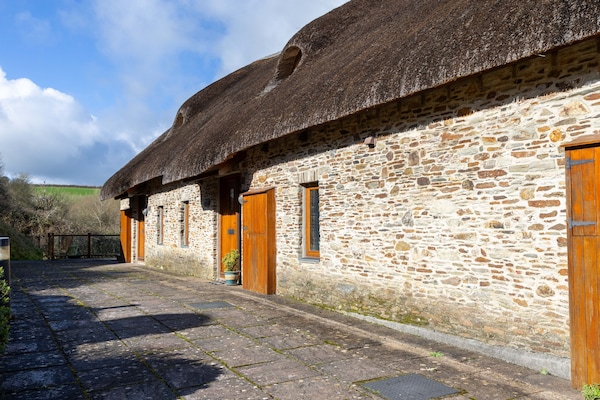 Hawke - Sleeps 4 Guests  In 2 Bedrooms - Totnes