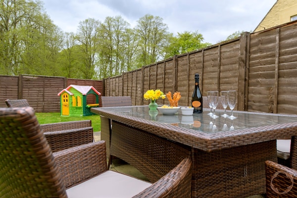 Sleeps 4 Guests  In 2 Bedrooms - Scotland