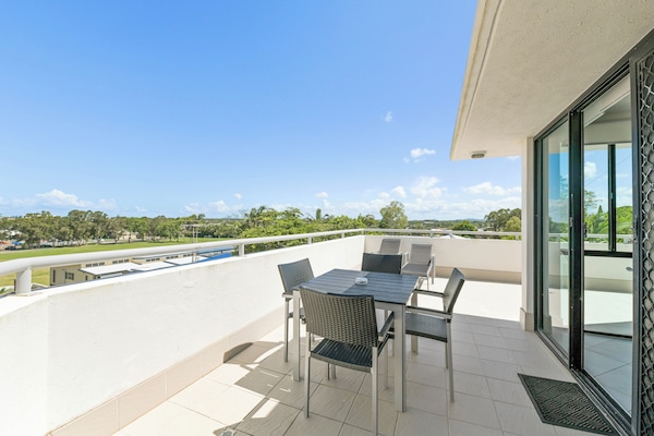 1 Bed Room With Private Balcony @ Beach Club Resort. - Alexandra Headland