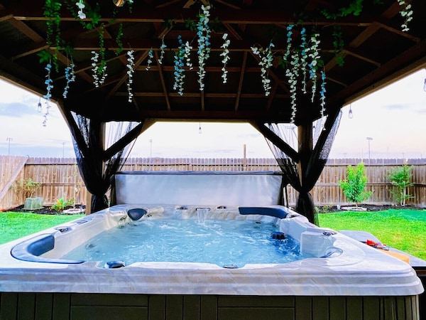 Relaxing  With Luxury  Hot Tub For Houston Trip - Richmond, TX