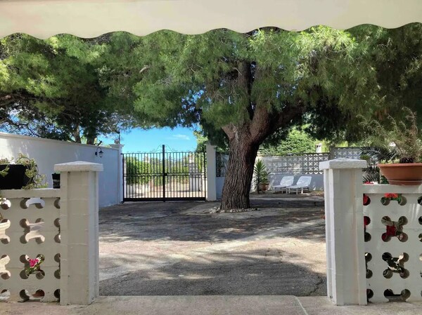 Villa With Private Access To The Sea - Trani
